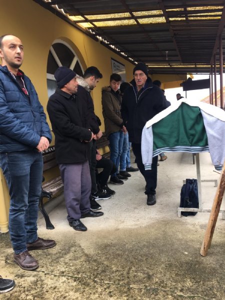GÖZ YAŞLARI ARASINDA TOPRAĞA VERİLDİ - Kdz.Ereğli Demokrat Medya GÖZ YAŞLARI ARASINDA TOPRAĞA VERİLDİ - Kdz.Ereğli Demokrat Medya